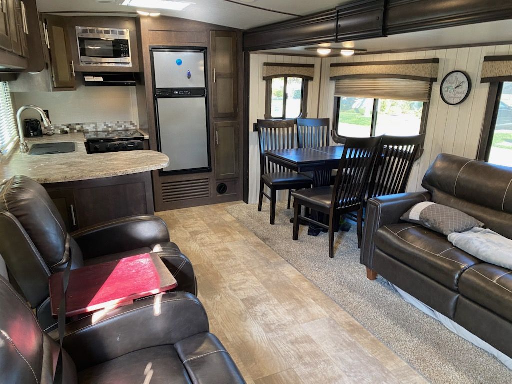 2018 Crossroads Sunset Trail Super Lite 289QB - National Vehicle