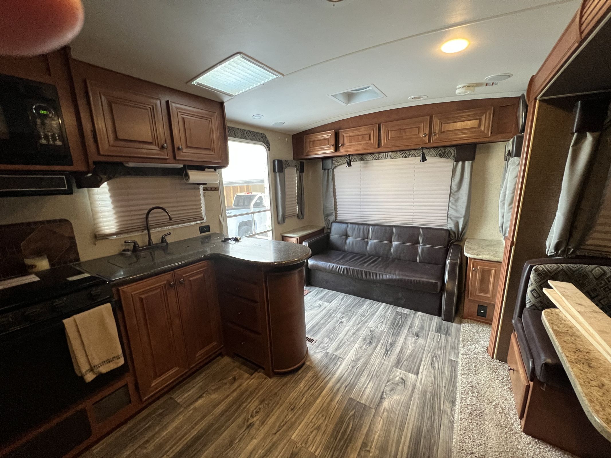 2018 Arctic Fox Classic 25Y - National Vehicle