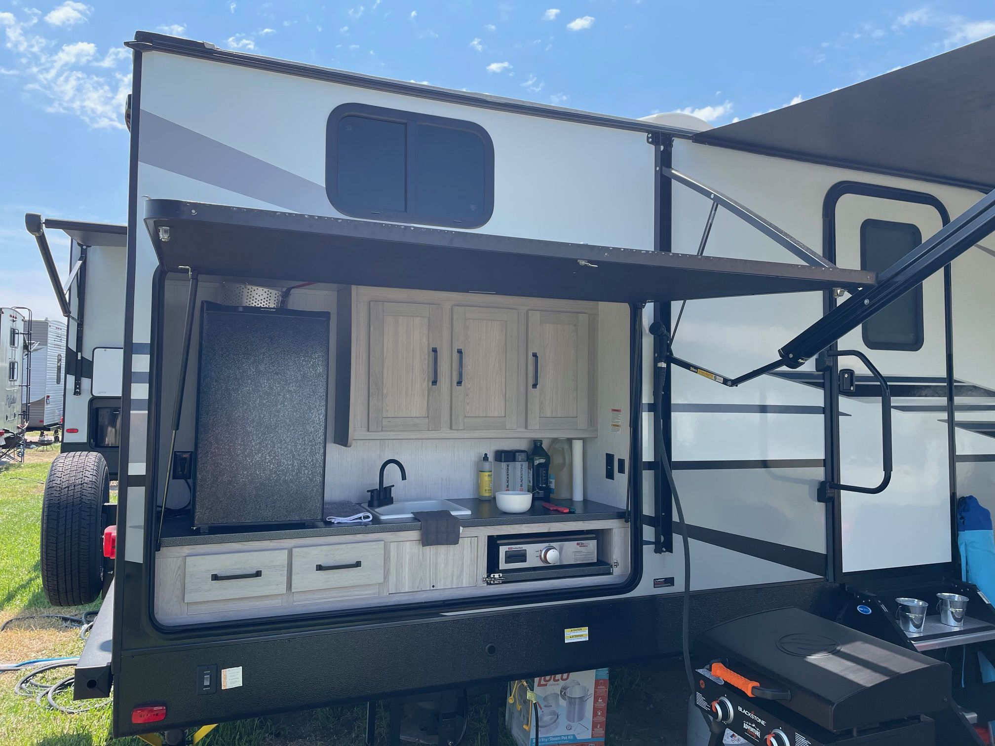 2022 Cruiser RV Twilight Signature 3300 - National Vehicle