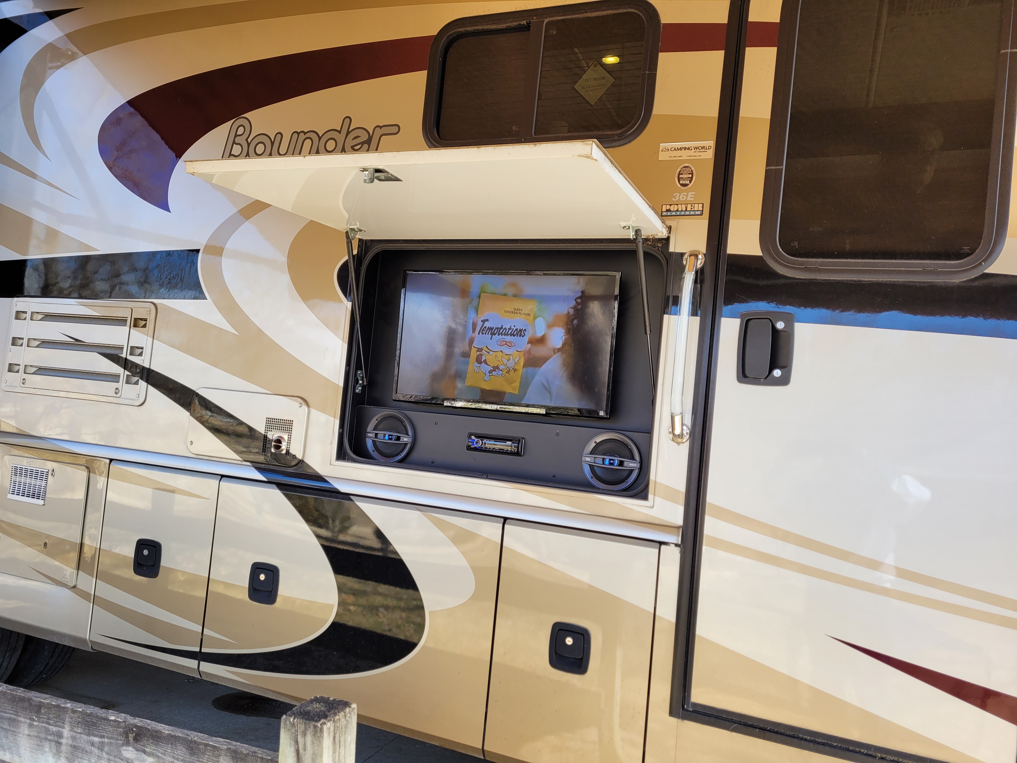 2014 Fleetwood Bounder 36E - National Vehicle