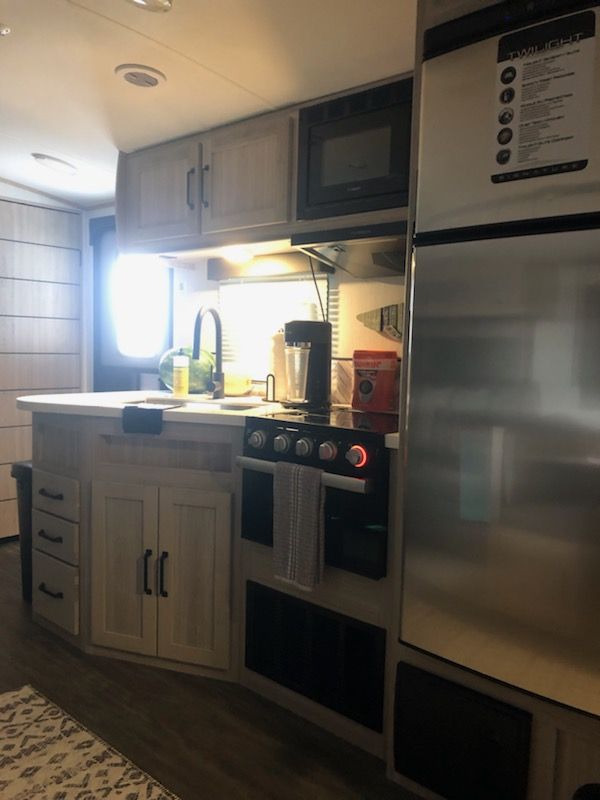 2022 Cruiser RV Twilight Signature 3300 - National Vehicle