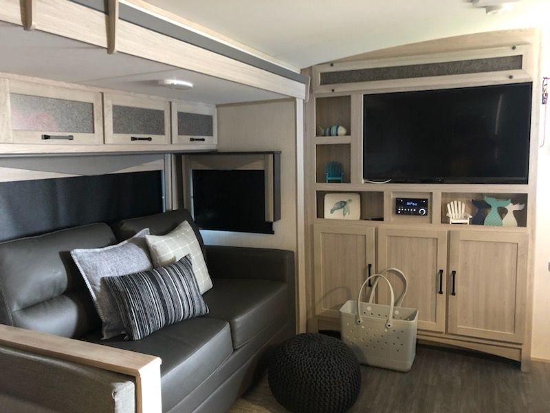 2022 Cruiser RV Twilight Signature 3300 - National Vehicle