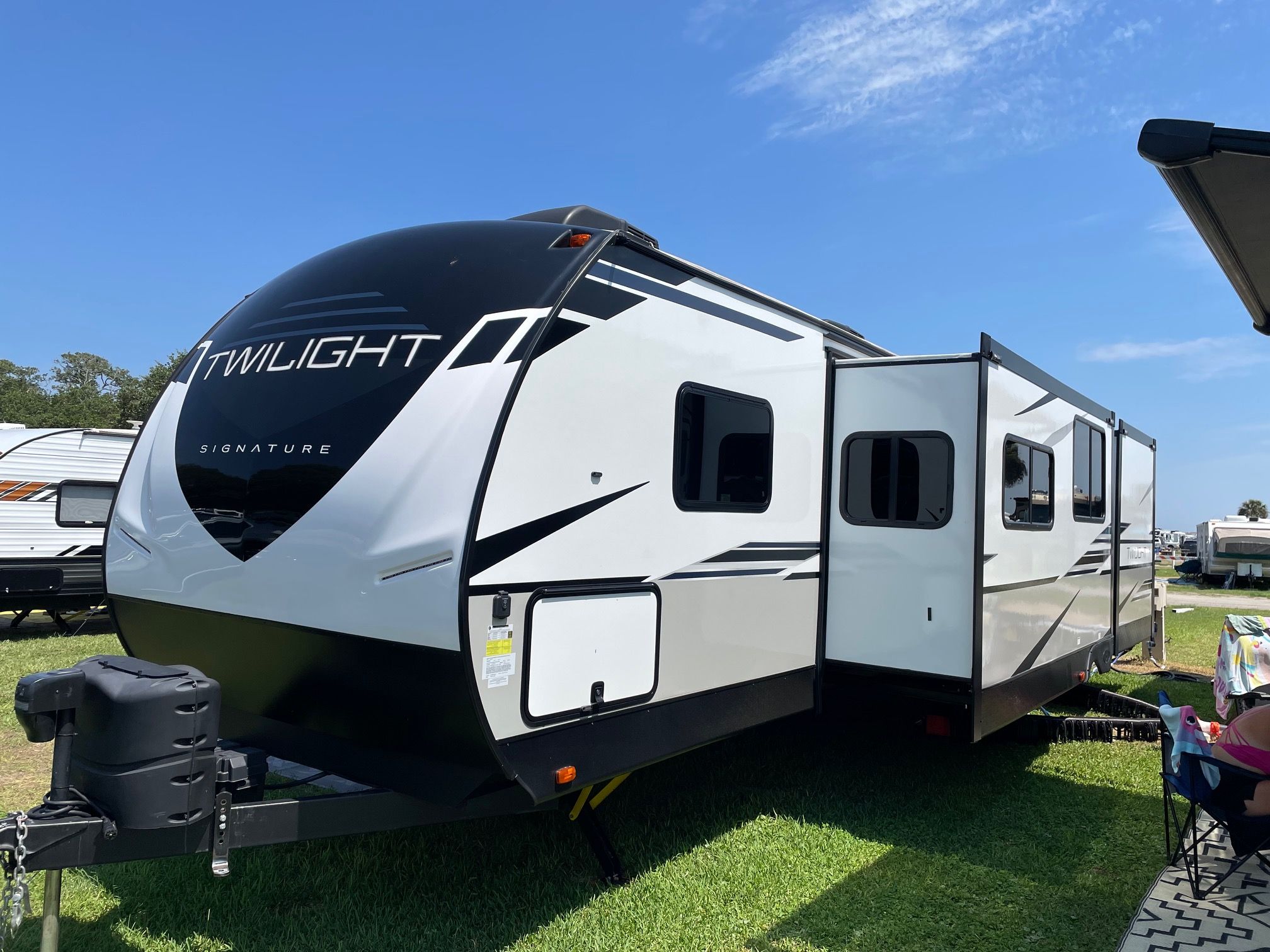 2022 Cruiser RV Twilight Signature 3300 - National Vehicle